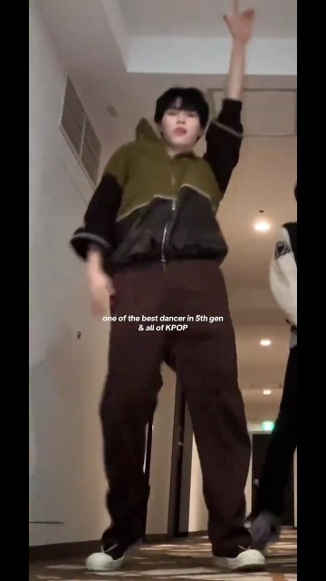 Our main dancer Sung Hanbin #성한빈 #sunghanbin - YouTube