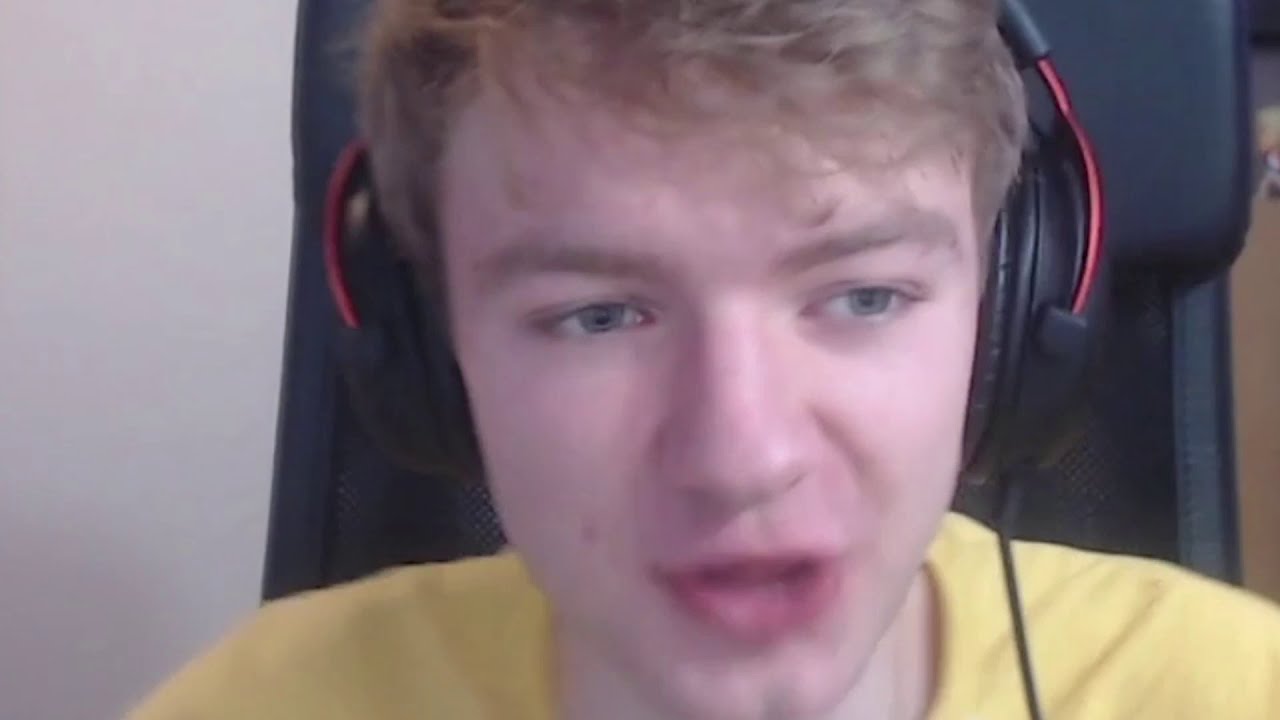 TommyInnit shows his braces-free smile - YouTube