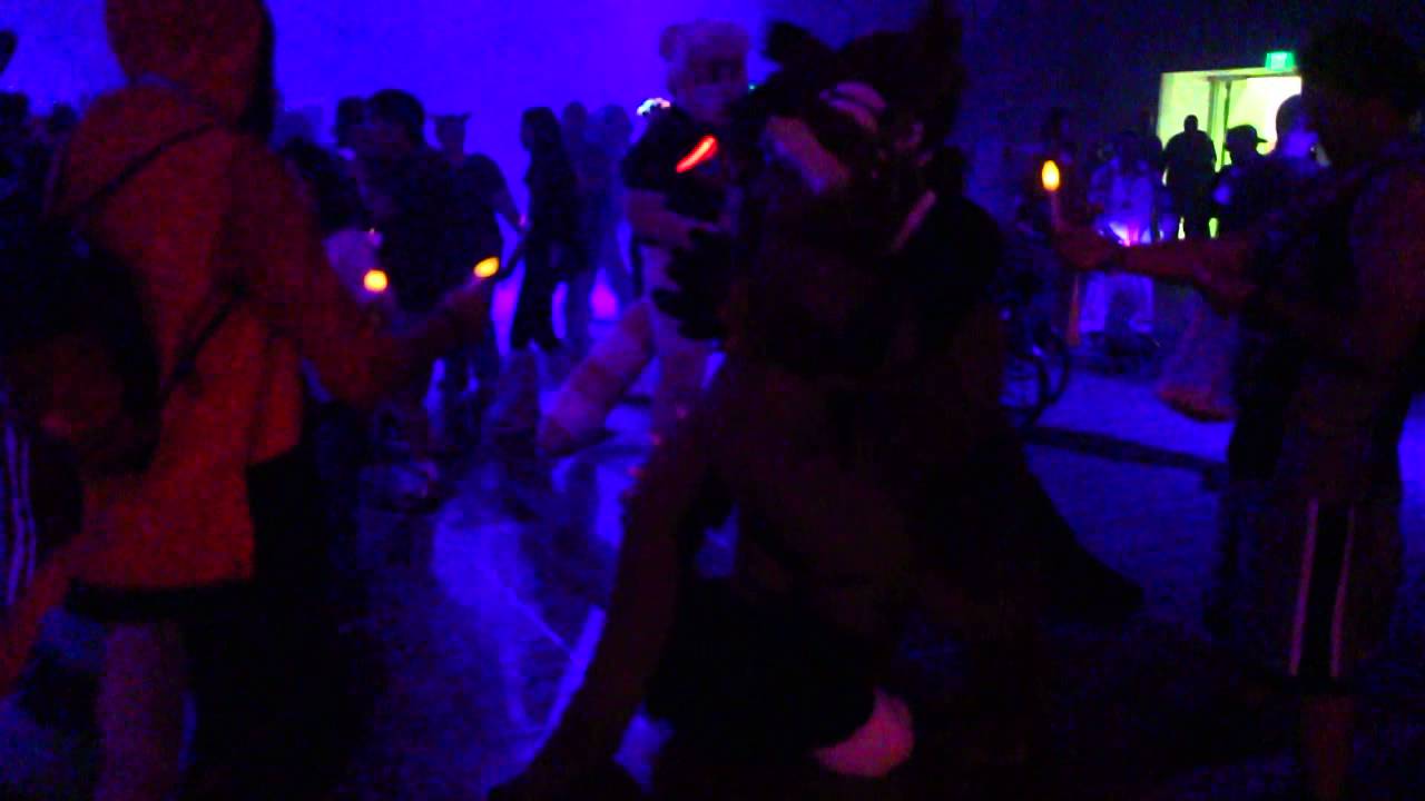 Telephone Dances at FC 2015 - YouTube