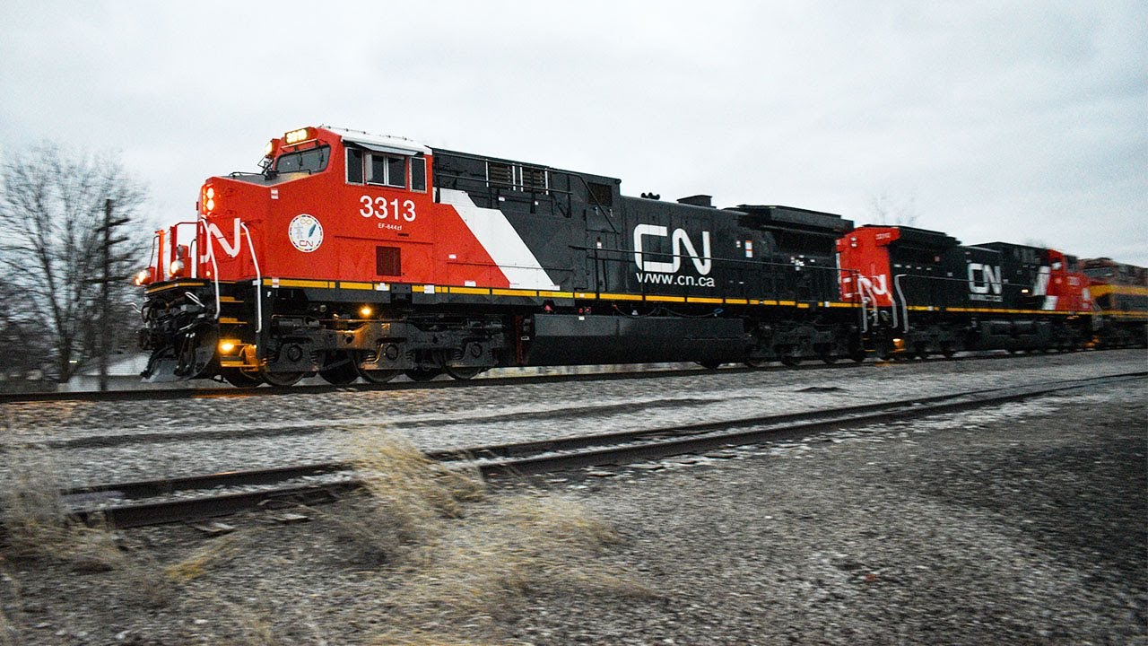 Fresh From Ft. Worth! CN 3313 & CN 3310 lead CN U75971 - YouTube