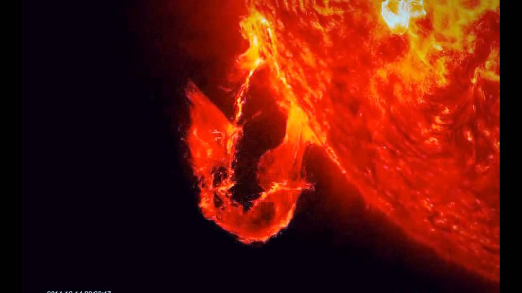 December 14, 2014: Massive plasma Eruption - YouTube