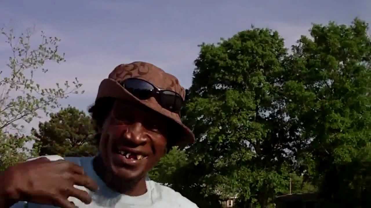 Crazy Alcoholic Gone Wild In The Hood - YouTube