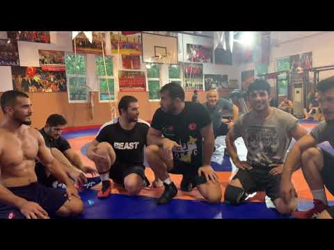 Güreşçi Şakası Nasıl Olur ?