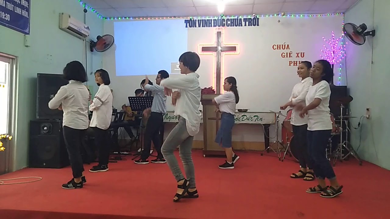 Risen - Dance Worship - YouTube