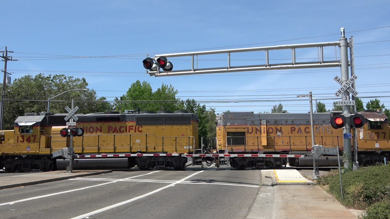 UP 1347 Dixon Turn Local & SACRT Light Rail Trains, Butterfield Wy ...