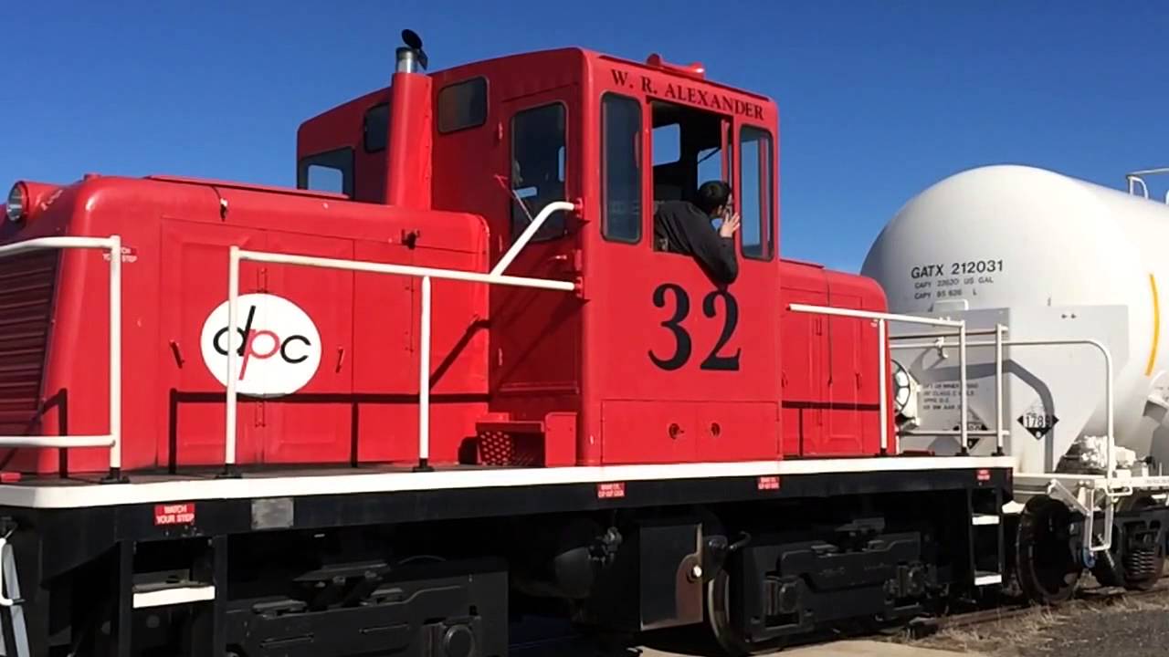 45-Ton switcher 32 at Hudson, Colorado - YouTube