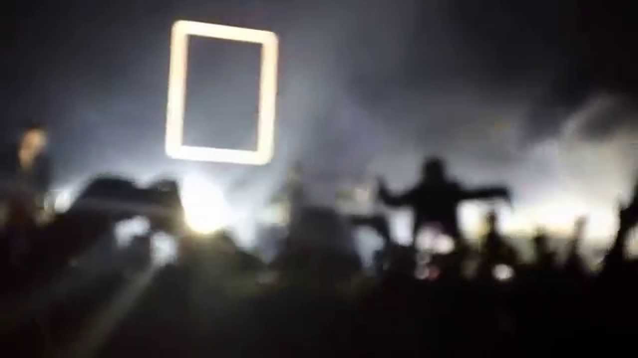 The 1975 - "The City" - Opening Song 5/5/14 - YouTube
