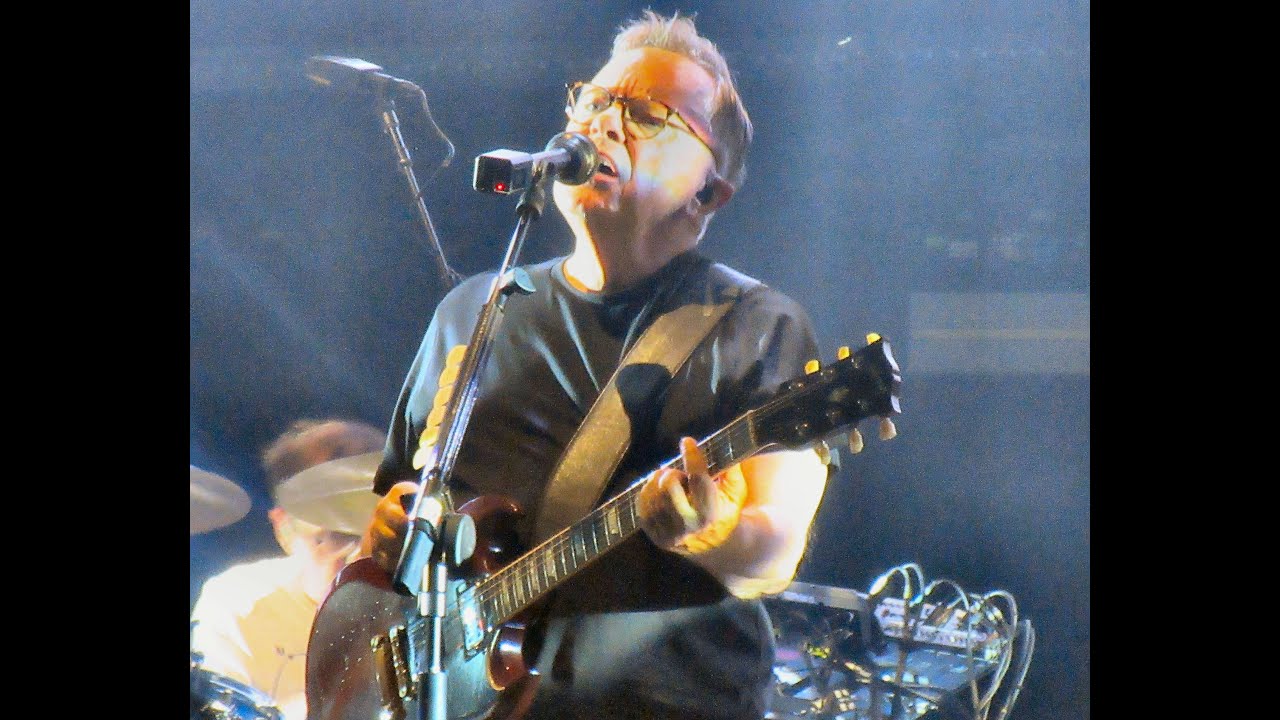 New Order - Crystal - The O2, London - 29.09.2023 - YouTube