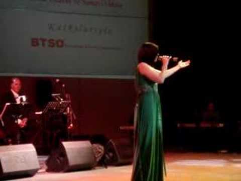 Demet Tuncer - Don't Cry 4 me Argentina (Bursa acikhava)