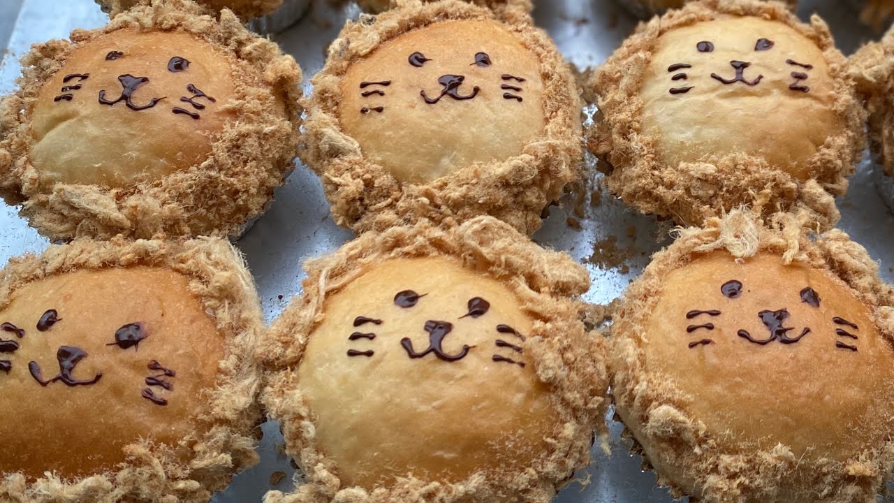 Lion Bread with Flossy Pork / Soft & Fluffy/ Hand Knead/獅子麵包和肉絲 /ขนมปัง ...