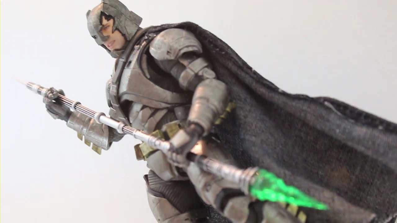 MAFEX KNIGHTMARE BATMAN & ARMORED BATMAN display - YouTube