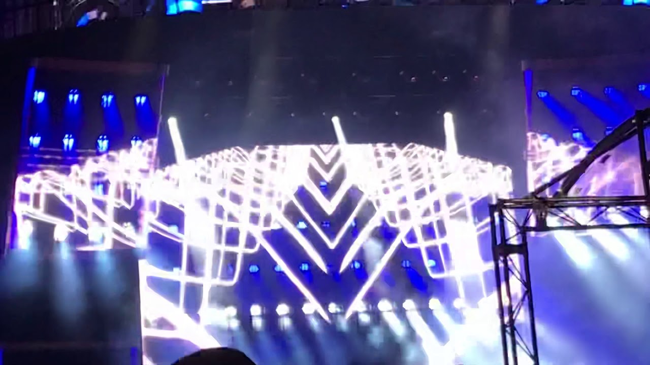 Queen Adam Lambert Another One Bites The Dust Live Youtube