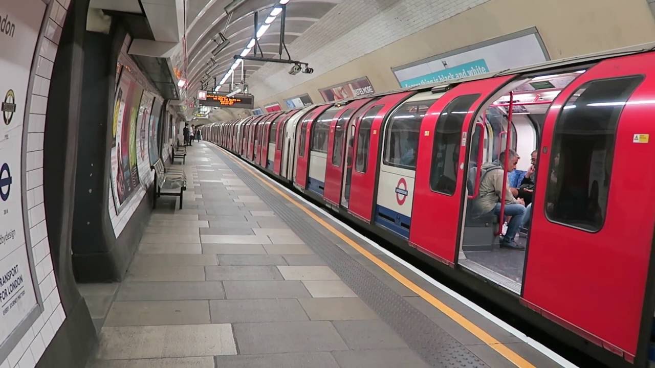 London Underground Central Line Trains At Lancaster Gate 29 July 2016 ...