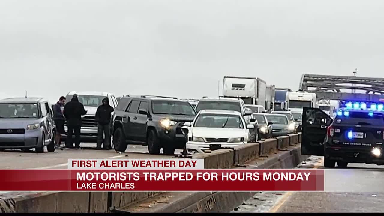Chaotic Monday: Fast ice accumulation, road accidents and traffic jams ...