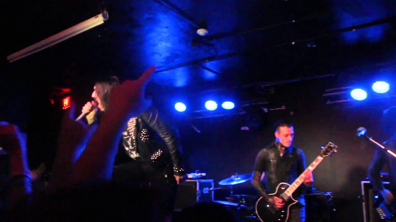 Motionless In White - Immaculate Misconception (Live) - YouTube