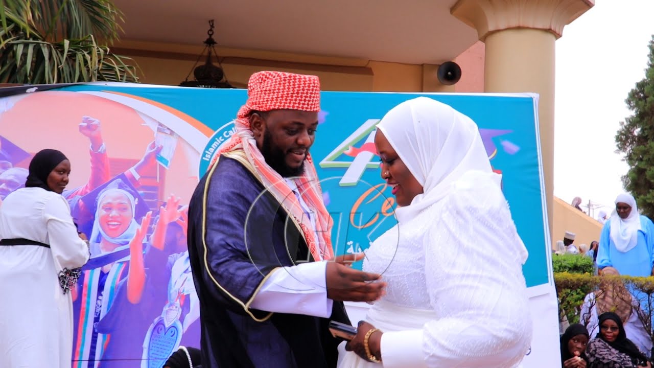 DR KULTHUM NE AKRAM BERAZE OMUKWANO KU MUZIKITI OKUSAALA EID KUMUZIKITI ...