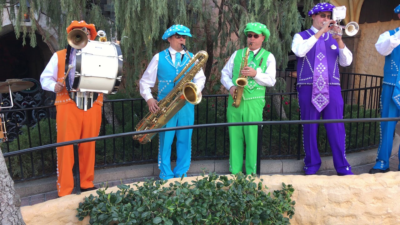 Disneyland Pearly Band Perfirmance - YouTube