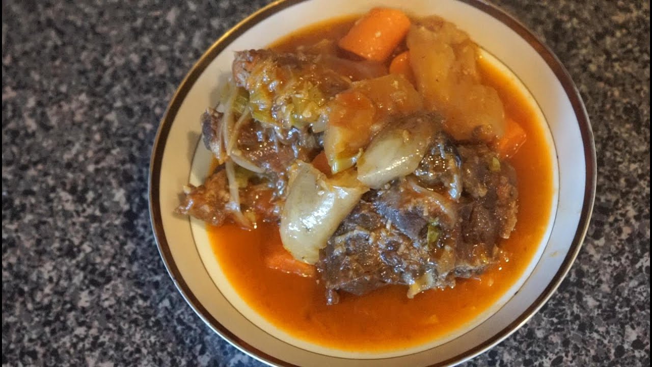 Meat stew/ isosi y/inyama n'intore - YouTube