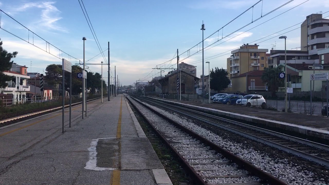 La prima 401 sulla linea adriatica - YouTube