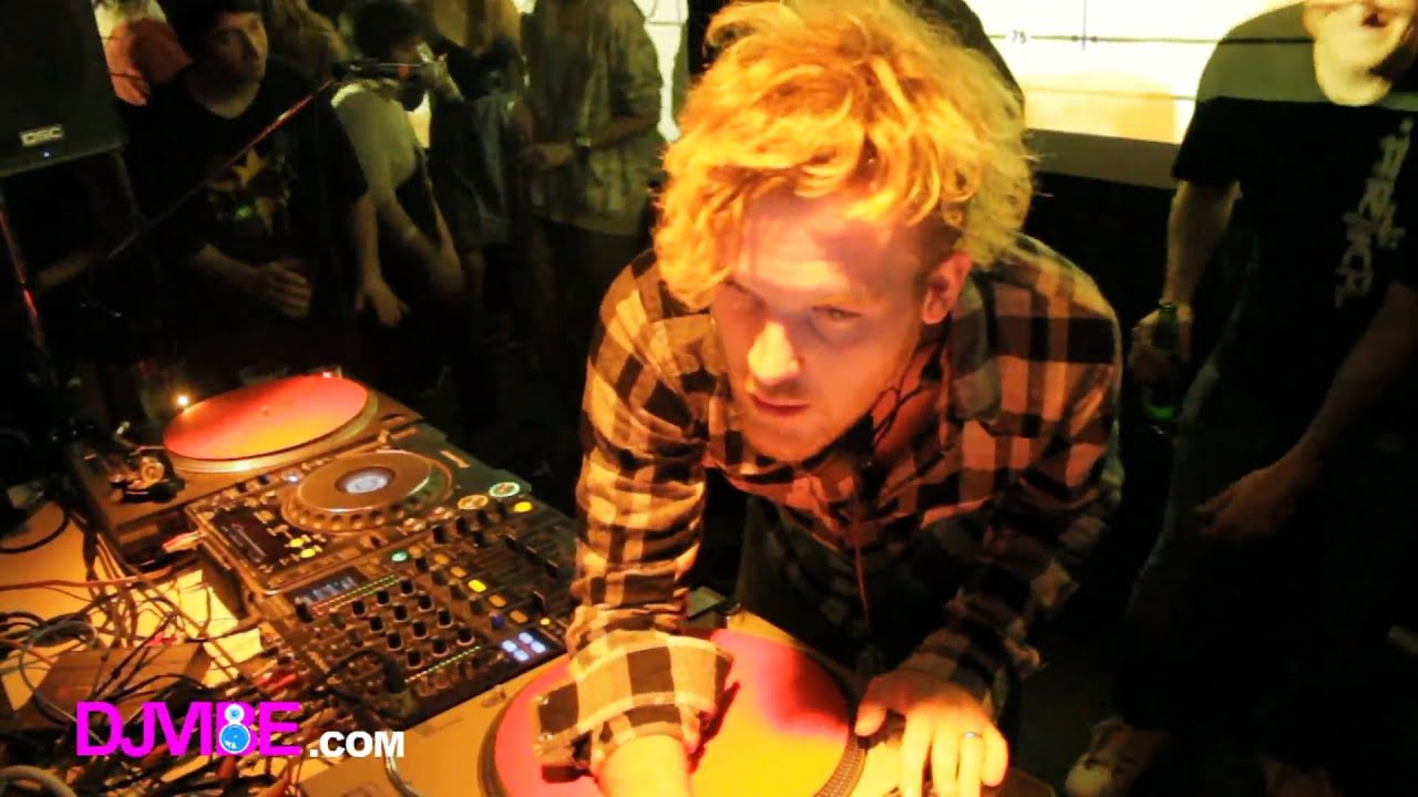 RUSKO LIVE DUBSTEP 2010 - YouTube