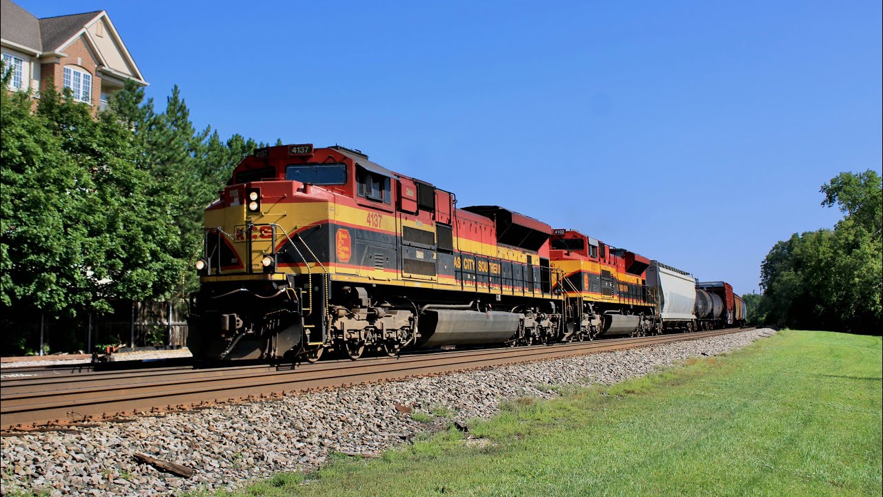 CPKC 249 rolls past Deerfield with KCS/KCSM ACe’s leading - YouTube