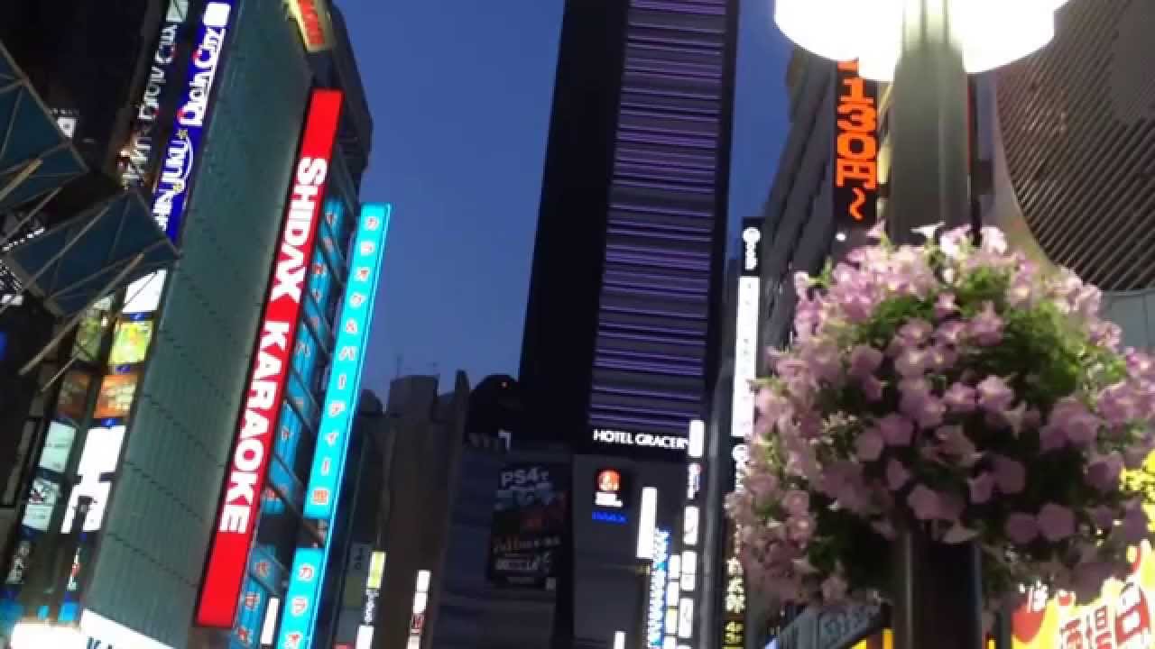 Godzilla of Shinjuku Toho building - YouTube