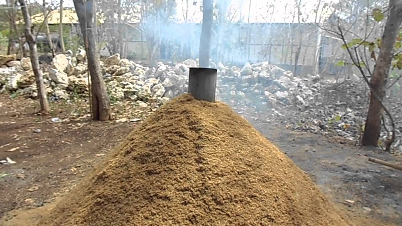 Proses Pembuatan Arang Sekam - YouTube