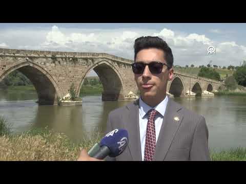 Kızılırmak üzerindeki 8 kemerli Şahruh Köprüsü yıllara meydan okuyor