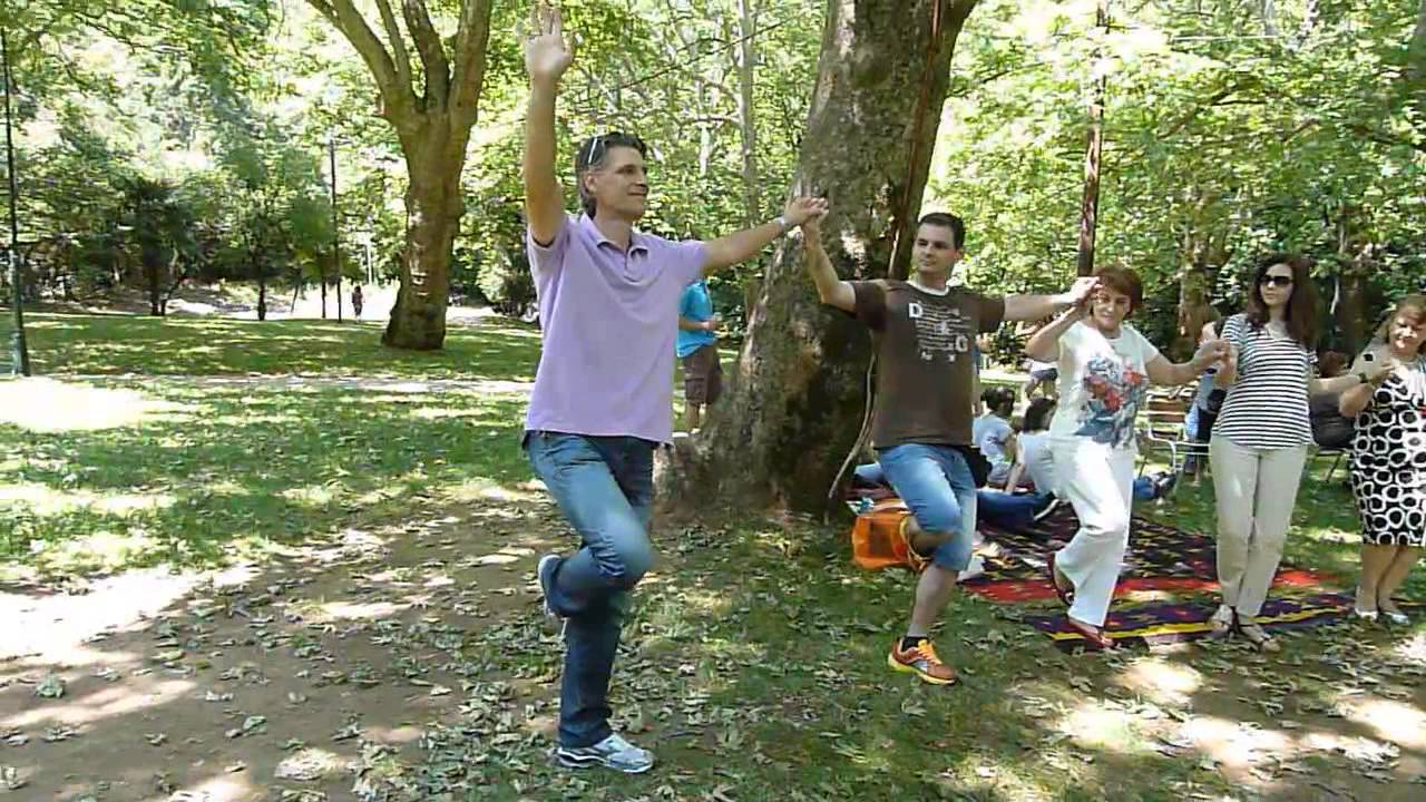 ΤΟ ΚΛΕΙΣΙΜΟ ΤΗΣ ΧΡΟΝΙΑΣ ΑΠΟ ΤΟ ΛΥΚΕΙΟ ΕΛΛΗΝΙΔΩΝ ΝΑΟΥΣΑΣ 2013 - YouTube