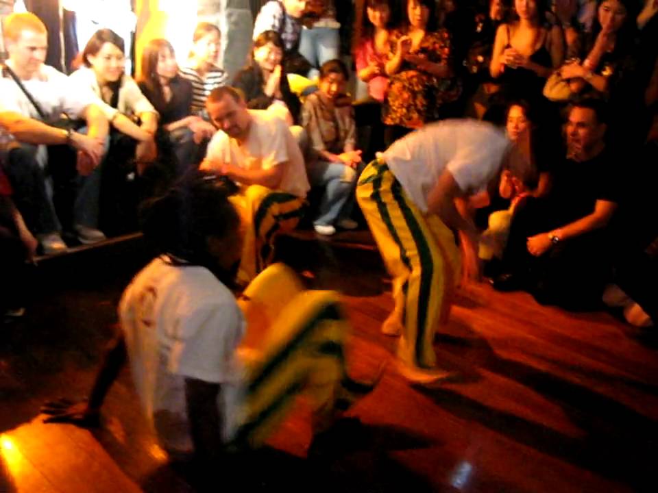 Capoeira Zoador Academy dance fighting 1 - YouTube
