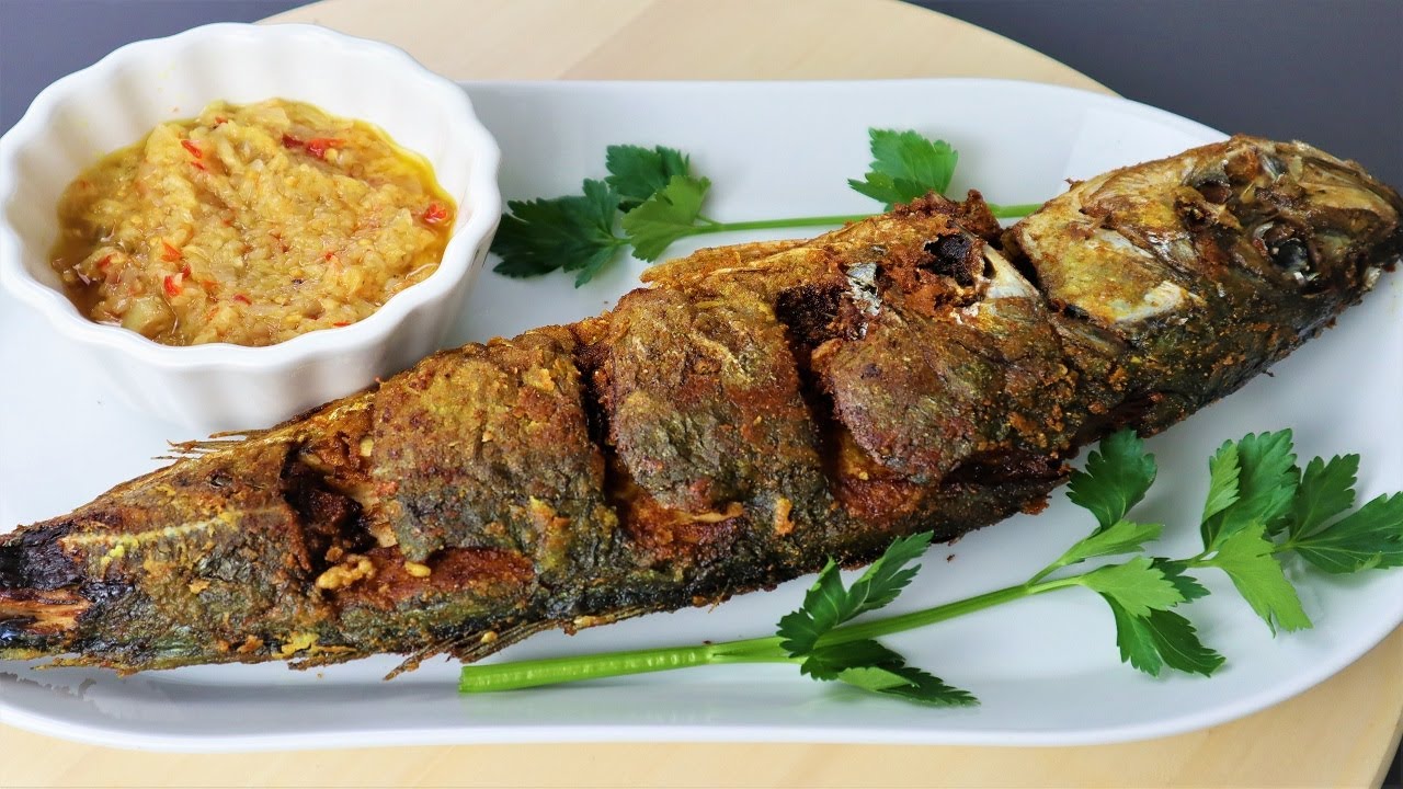 Trik menggoreng ikan crispy, dijamin minyaknya tidak meletup letup ...