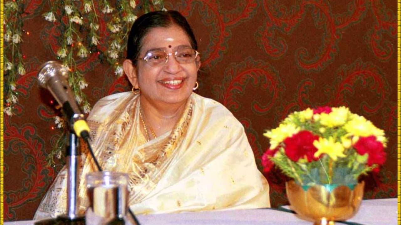 P SUSHEELA -ondhu dhesadhoge- nethiya bhare- paduga language 1993 - YouTube