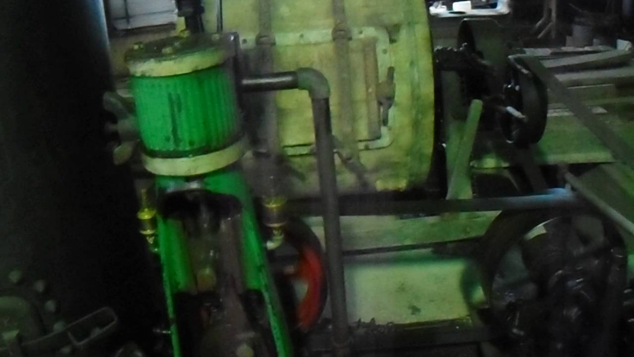 Almond 90 degree angle drive on steam engine - YouTube