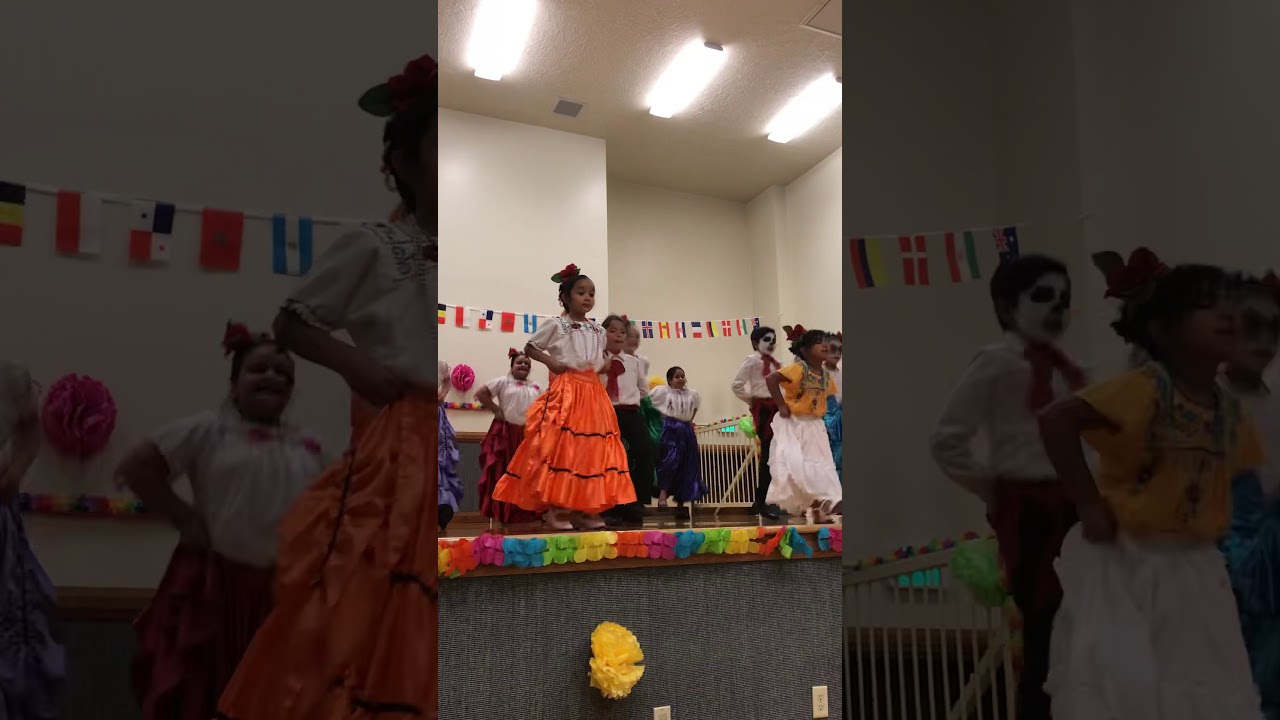 Kids dancing la raspa - YouTube