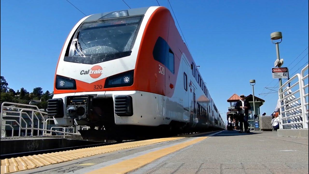 Southbound CalTrain Arriving At Belmont - YouTube
