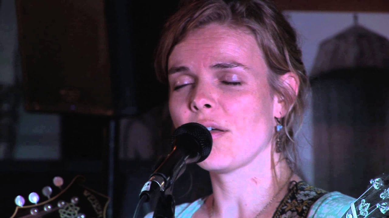 The Feralings - Humming Machines - Live @ Council Hill Station - YouTube