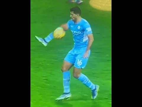 Everton Robbed of Penalty! VAR Chris Kavanagh Gets it WRONG and needs ...