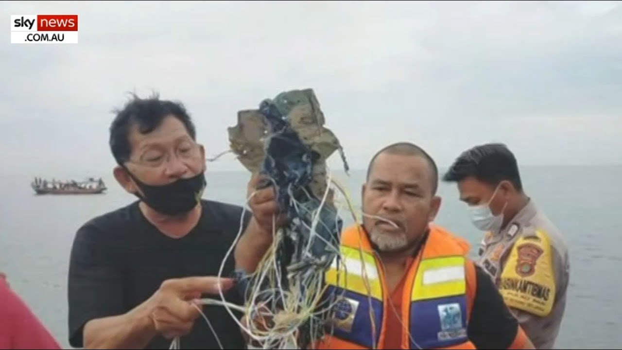 Debris pulled from Java Sea after suspected plane crash in Indonesia ...