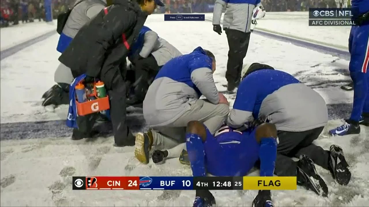 Yikes! Two Bills Players collide Helmet to Helmet #nfl #nflplayoffs # ...