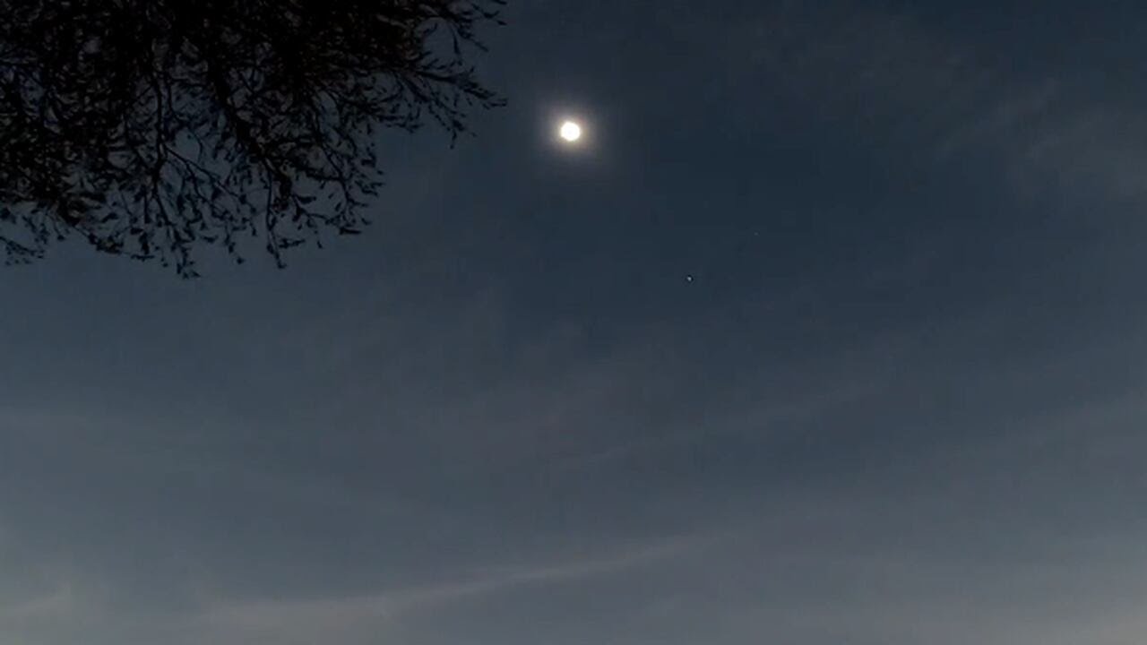 Timelapse: Eclipse darkens the sky in Searcy County, Ark. - YouTube