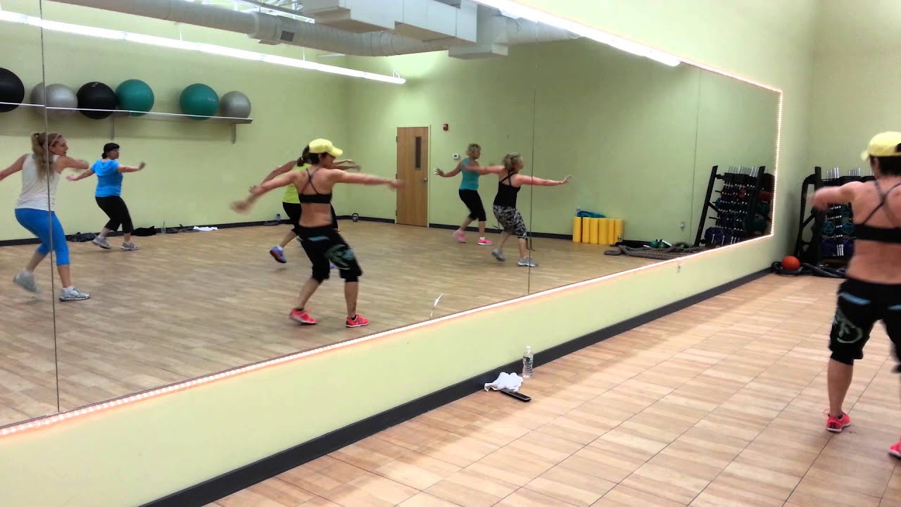 Michelle Kmiec - La Mujer del Pelotero by Clan 537 - YouTube