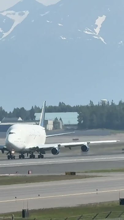 Boeing DreamLifter(Operated by Atlas Air) 747-4H6LCF Taking off Runway 33 ANC-CHS - YouTube