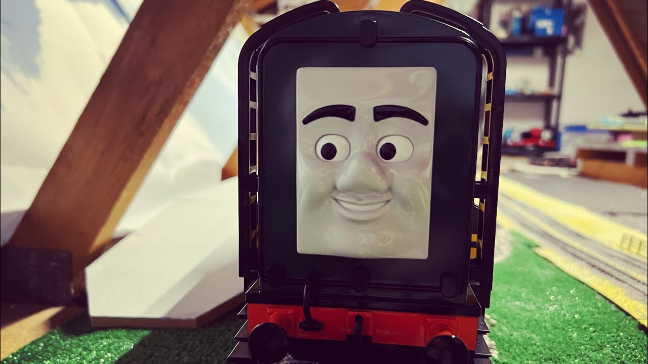 LARGE SCALE PAXTON PULLING FREIGHT | BACHMANN THOMAS AND FRIENDS - YouTube