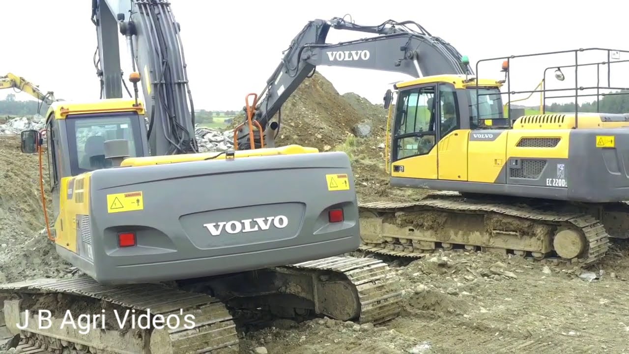 5 diggers 1 job - YouTube