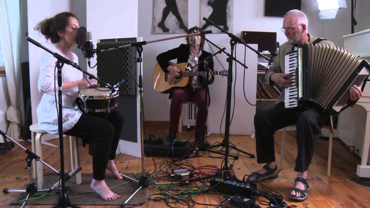 KUMA LISA: Summer Dream - Live in the Cabin Studio - YouTube