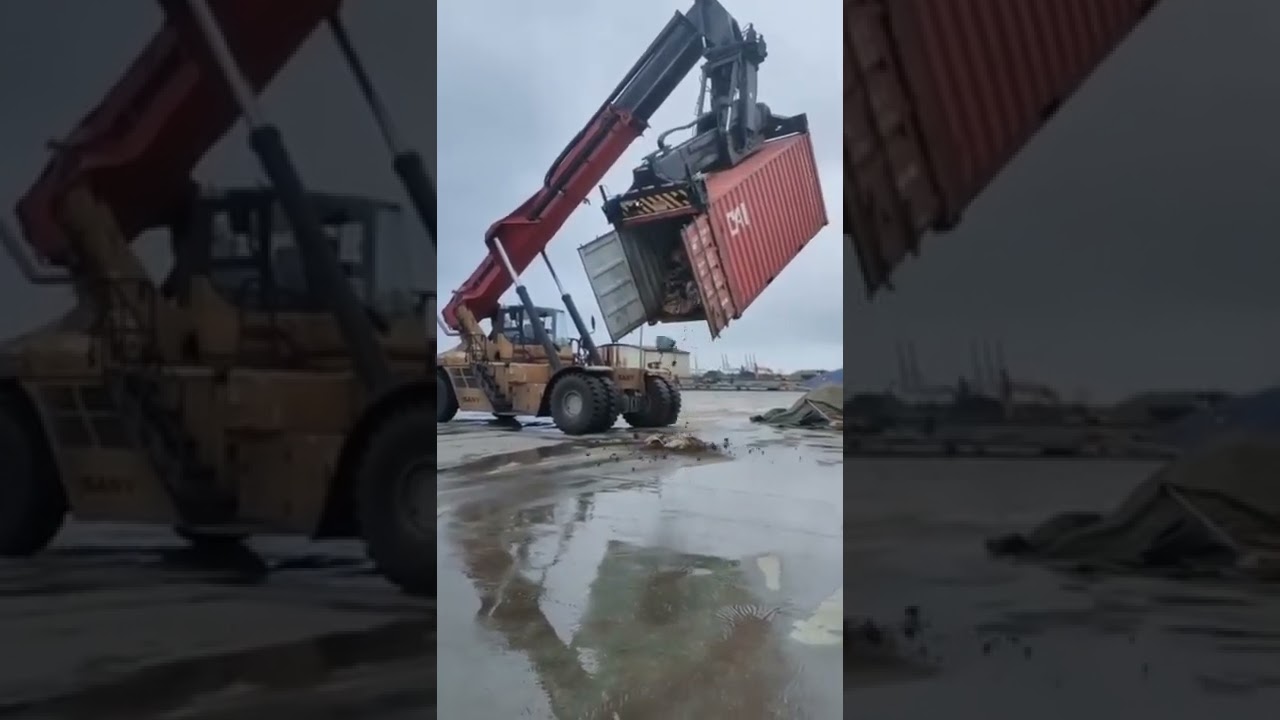 Machinery quickly emptying a container‼️‼️😱😱😱 - YouTube