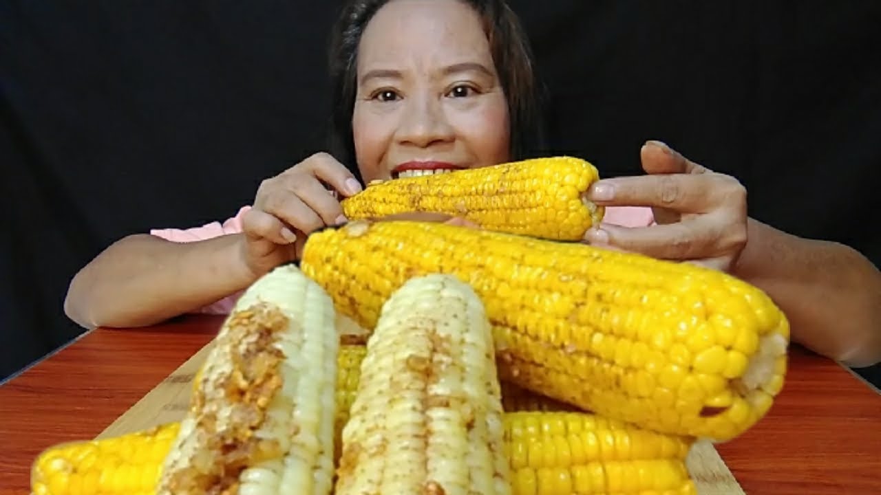 CORN ON A COB W/BUTTER &GARLIC MUKBANG - YouTube