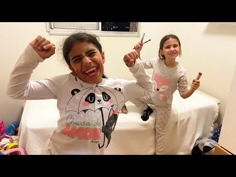A Aninha me Chamou Para Uma Festa do Pijama A Última A Dormir Ganha !!