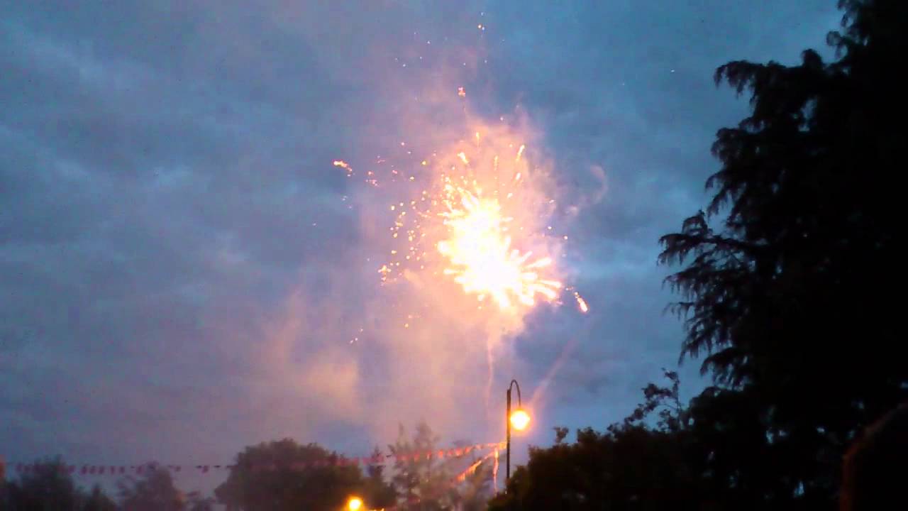 Ponteland Queen's Diamond Jubilee Fireworks, 6th June 2012 - YouTube