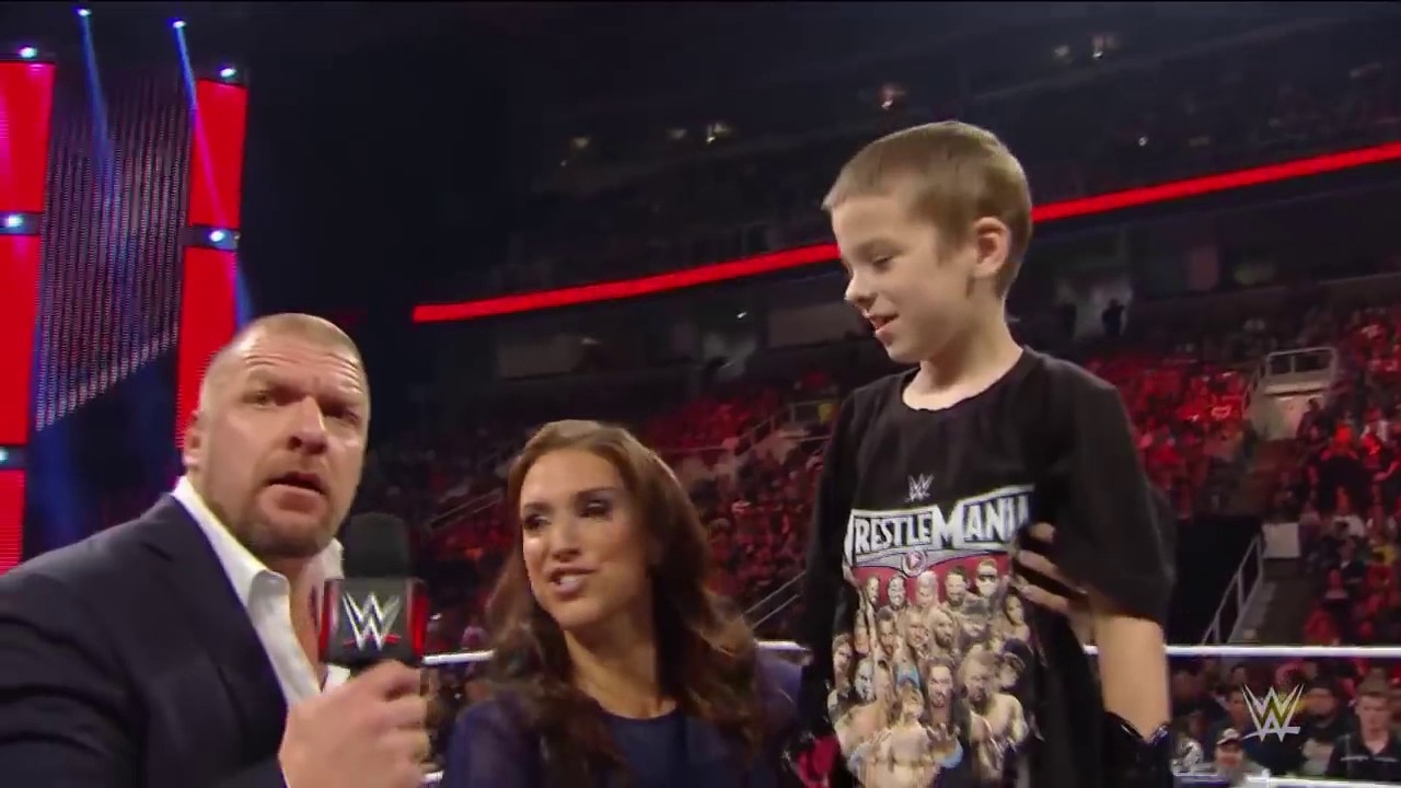 Drax Shadow Signs with WWE - YouTube